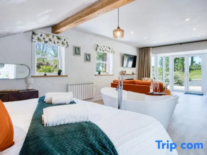 The Pig Stye - 1 Bedroom Studio - Princes Gate - Pembrokeshire