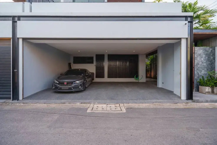 Monochrome Designer Pool Villa - Bangkok