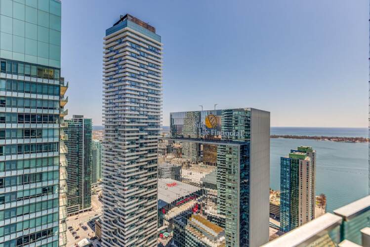 Lavish Suites - Toronto