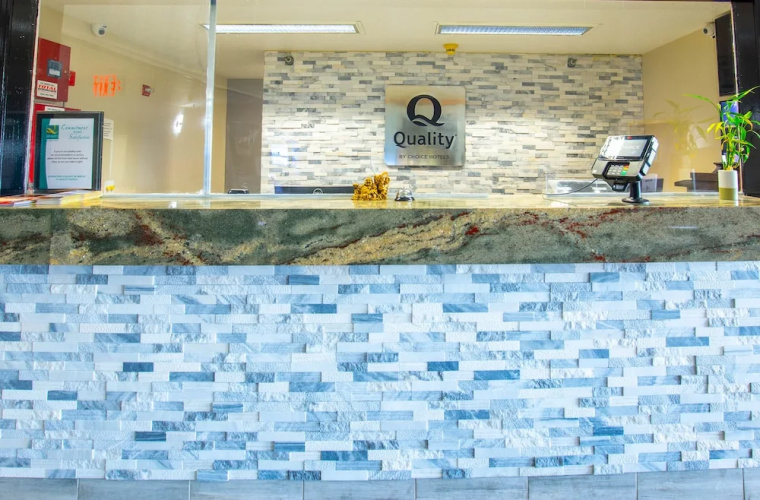Holiday Inn Express Woodstock - Crystal Lake, IL