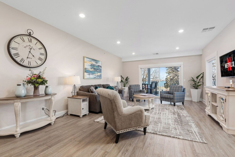 539 Bay St. Lake View Condo Unit 204e - Traverse City, MI