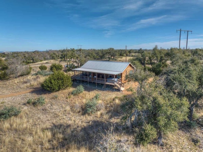 Rocky Ridge Cedar Cabin With Hot Tub & Amazing Views - Enchanted Rock State Natural Area, Fredericksburg