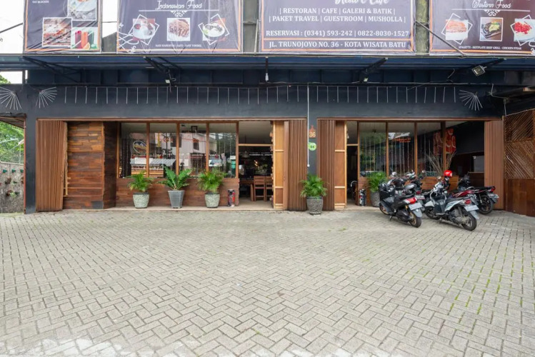 Reddoorz Plus Near Balai Kota Batu 2 - Malang
