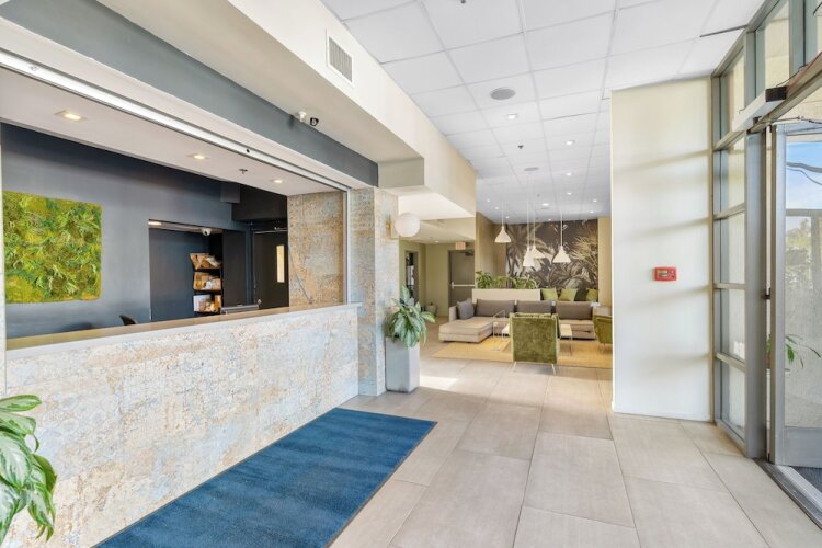 Uptown Inn By Vantaggio - Limited Service Apart-hotel - San Diego, CA