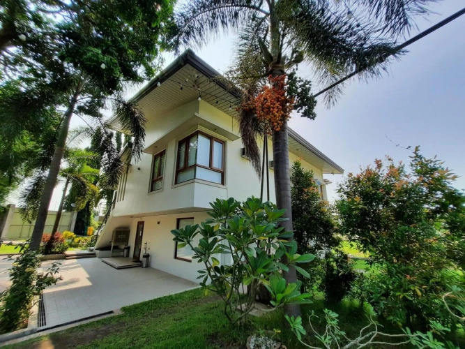 Estancia De Lorenzo Tarlac - Capas