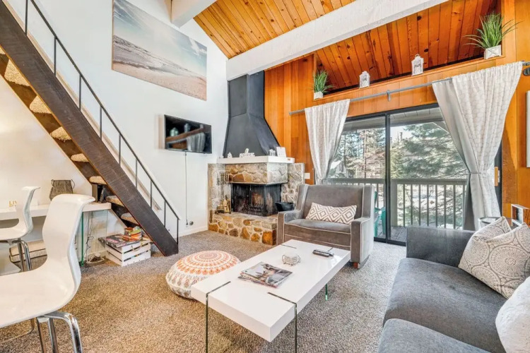 1 Mi To Lake Tahoe: Condo W/ Pool Access - North Lake Tahoe, CA