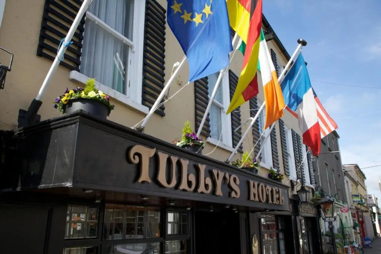 Tully's Hotel - Mayo