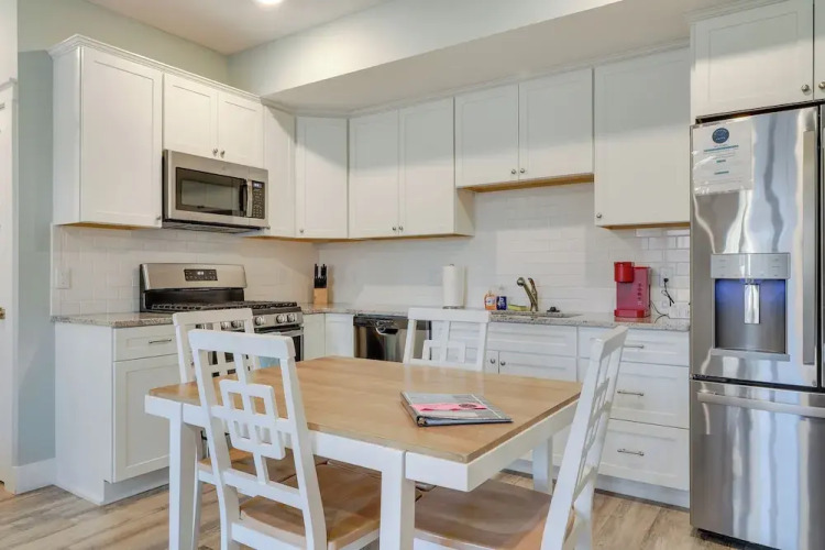 Walk To Beach: Traverse City Condo On Front Street - Traverse City, MI