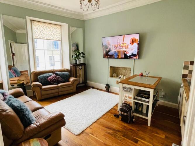 Charming 2-bedroom Apartment Located In Ayr - 에어