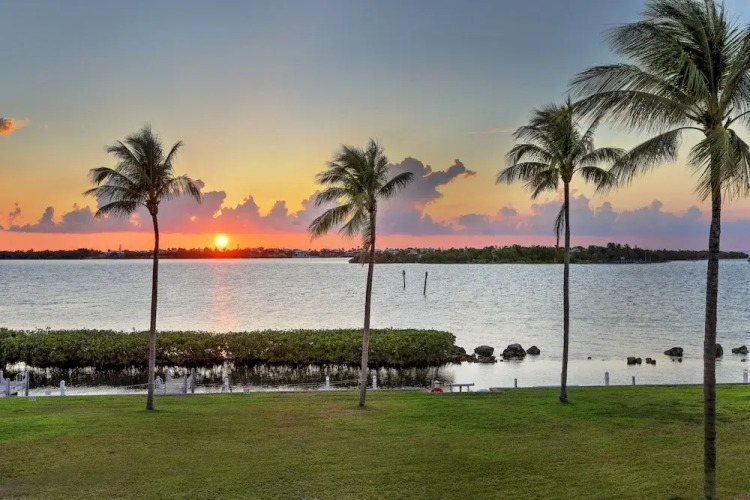 Waterfront Luxury Villa With Sunset Views And Boat Slip 3 Bedroom Townhouse By Redawning - Florida Keys