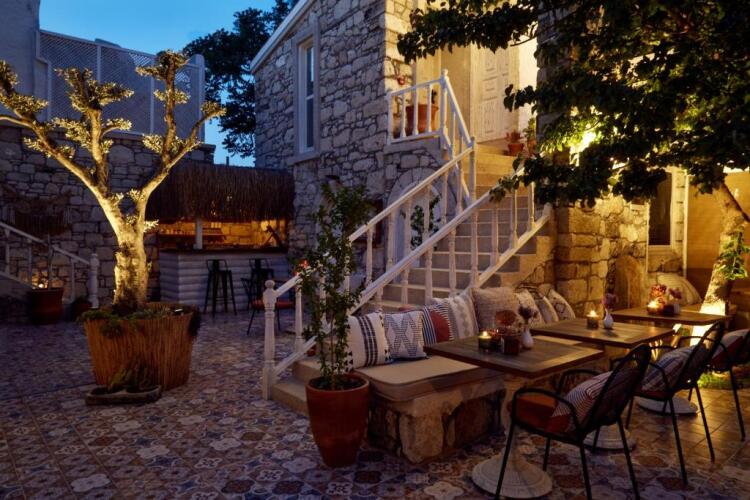 Morisi Avlu - Alaçatı