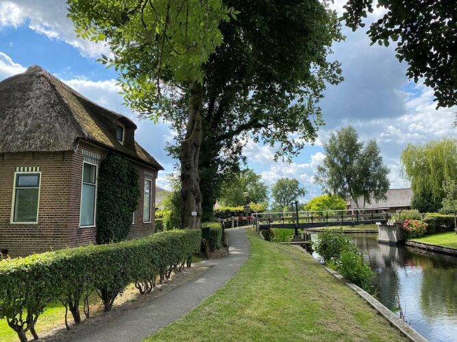 Cozy House With A Boat Near Giethoorn & Weerribben Wieden National Park - Giethoorn