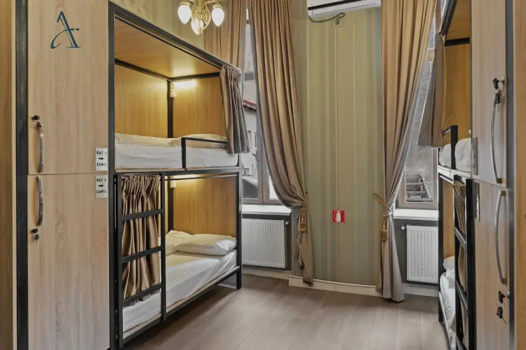 Ramana Garden Hostel - Bucarest