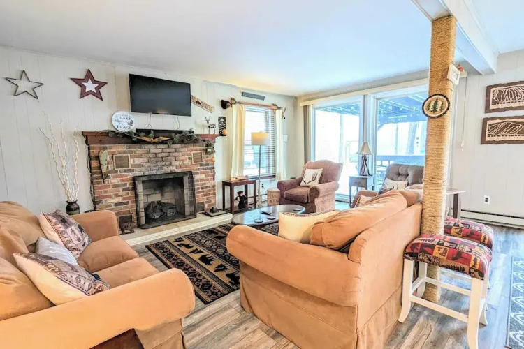 Harmony Cottage By Avantstay Lake Access, Hot Tub, Fire Pit, & Game Room - Lake Harmony, PA