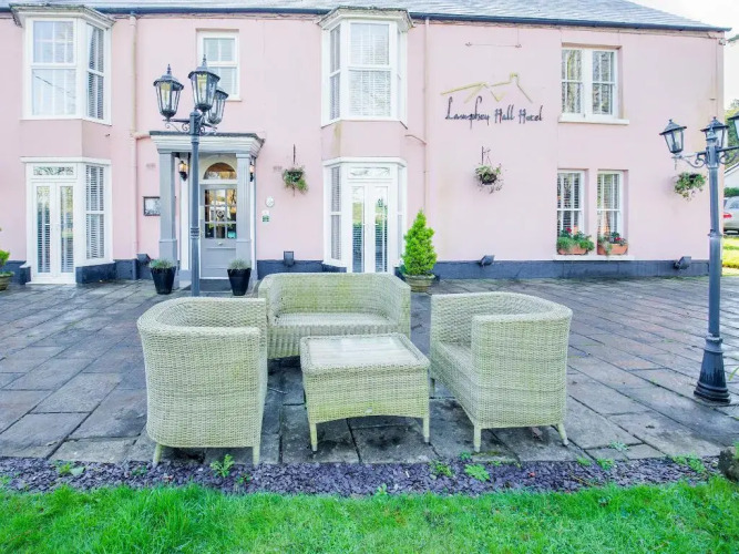 Oyo Lamphey Hall Hotel - Pembrokeshire