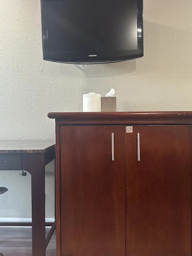 Royal Motel Tracy Llc - Tracy, CA