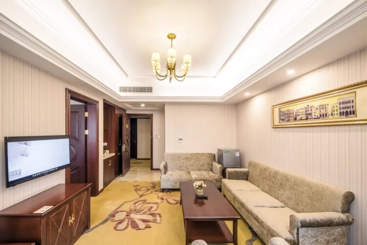 Vienna Hotel Shanghai International Tourist Resort Xiuyan Road Metro Station Branch - Shanghai