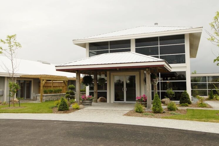 Huff Estates Inn & Winery - Prince Edward