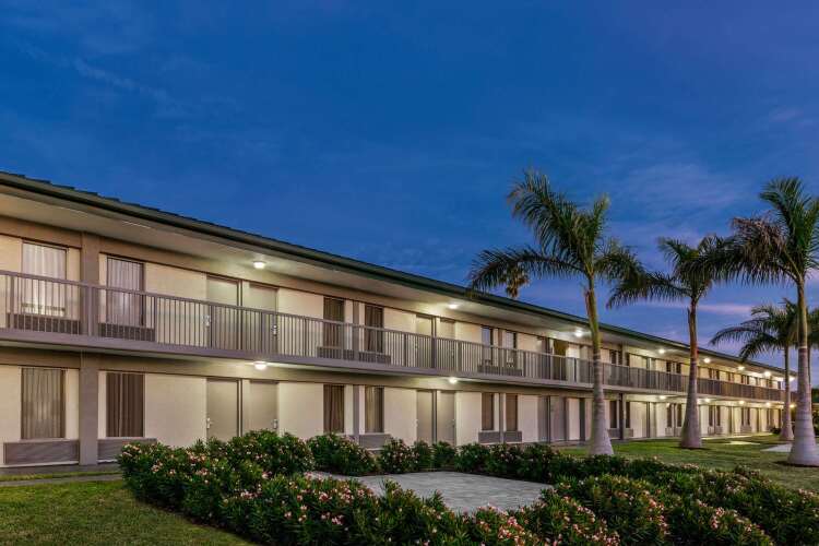 Ramada By Wyndham Sarasota Waterfront - Sarasota, FL