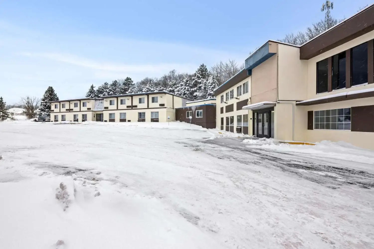 Econo Lodge Manistee - Manistee, MI