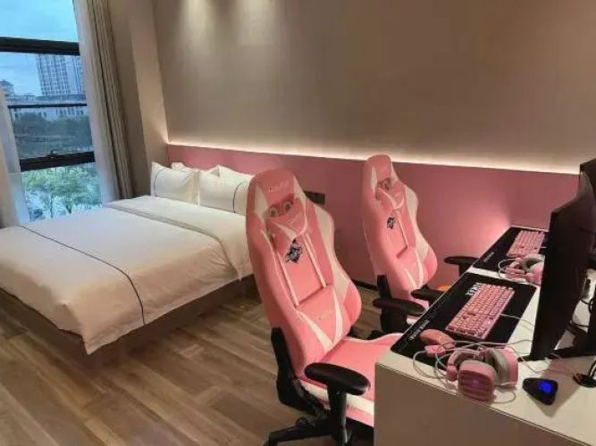 Remax Hot Mai E-sports Hotel (Zhenhai Government Yintai Branch) - Ningbo