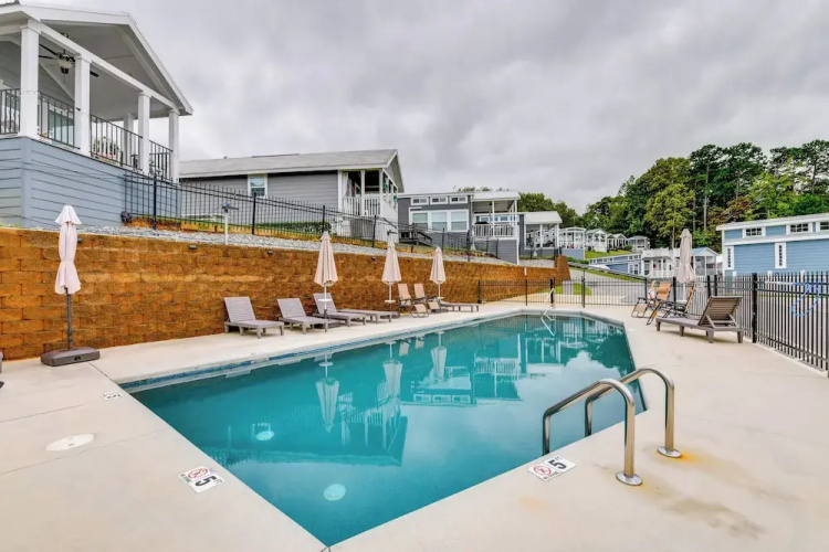 Waterfront Lake Norman Cabin W/ Screened Porch! - Lake Norman, NC