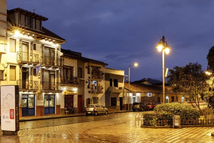 Hotel Azul De La Plaza - Cuenca