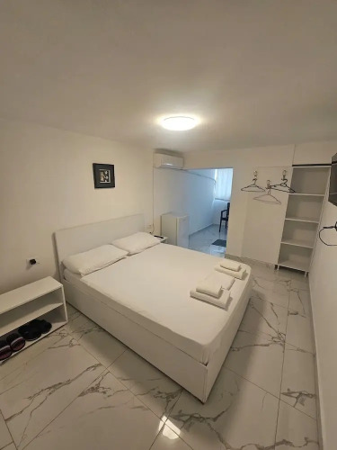 Enles Hostel - Durrës