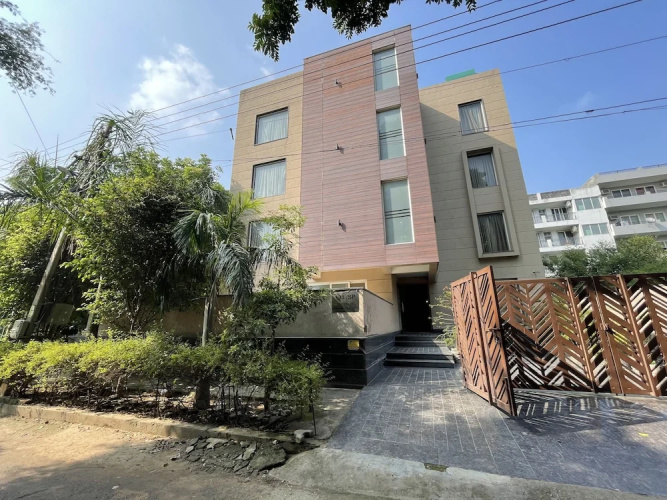 Saltstayz Select - Galleria Market & Golf Course Road - Gurugram