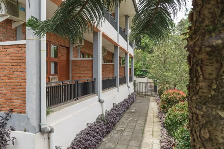 Reddoorz Plus @ Lodaya Gunung Geulis Puncak - Bogor