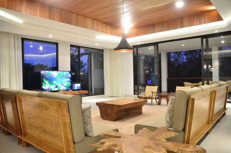 Atsuka Hill View 8br Vila With Private Heated Pool - Bandung