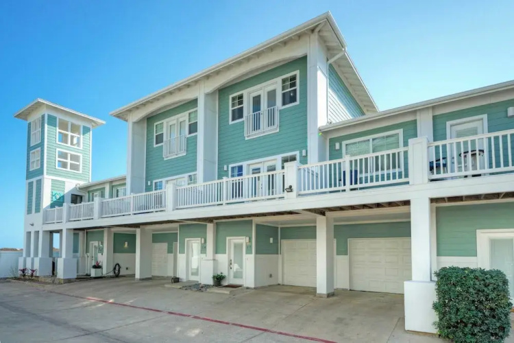 Stylish Condo W/ Pool & Spa Access, Wak To Beach Beach Breeze By Avantstay - Texas