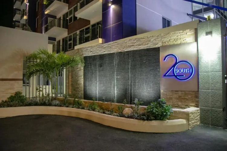 Apartment With Roof Top Pool - Kingston