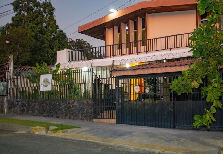 Volcano Hostal Y Restaurante - サン・サルバドル