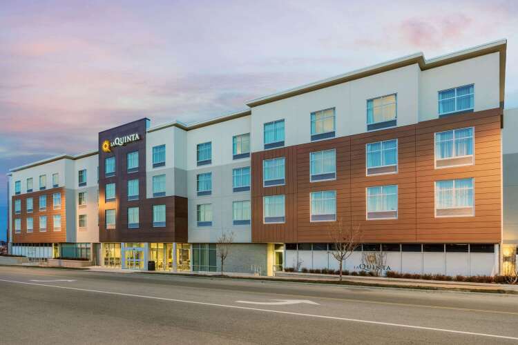 La Quinta Inn & Suites By Wyndham Kansas City Beacon Hill - North Kansas City, MO