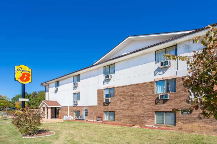 Super 8 By Wyndham Richmond/broad Street - Richmond, VA