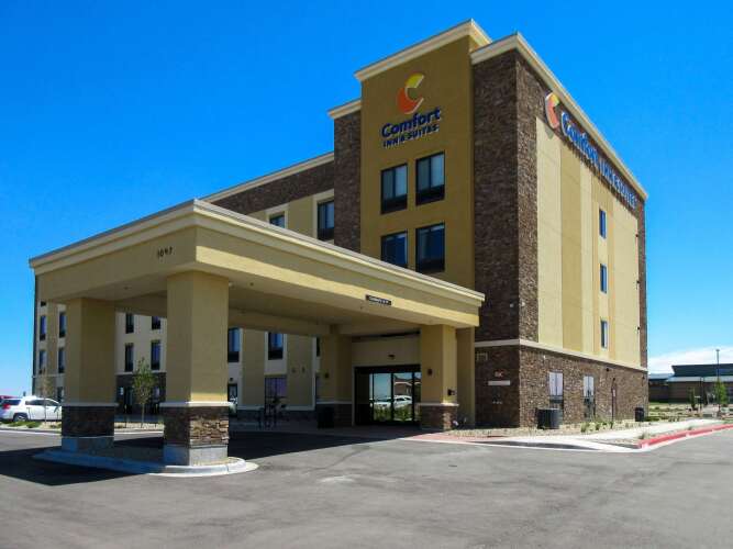 Comfort Inn & Suites Bennett - Strasburg, CO