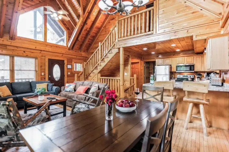 Summit View Way Resort Cabin W/ Hot Tub + Deck W/ Views + Pool Table - Townsend, TN