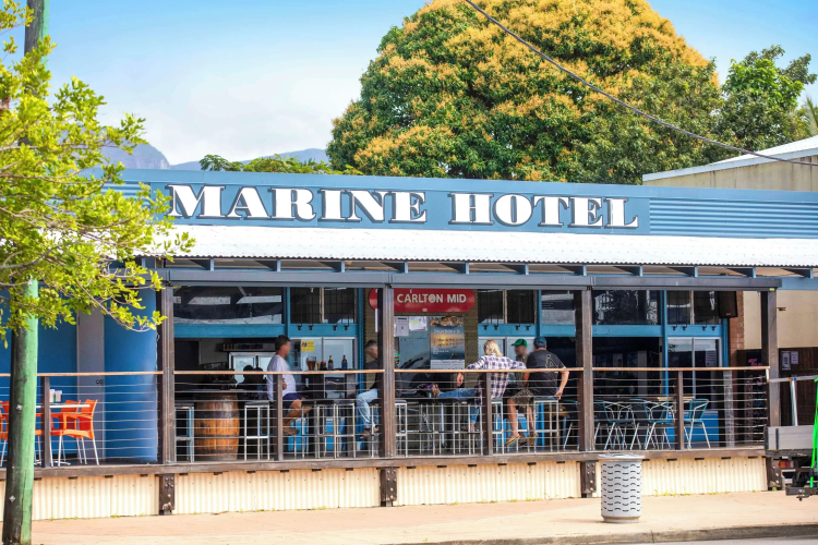 Nightcap At Marine Hotel - Cardwell