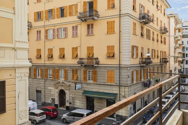 Beauty Design In The Center By Wonderful Italy - Gênes