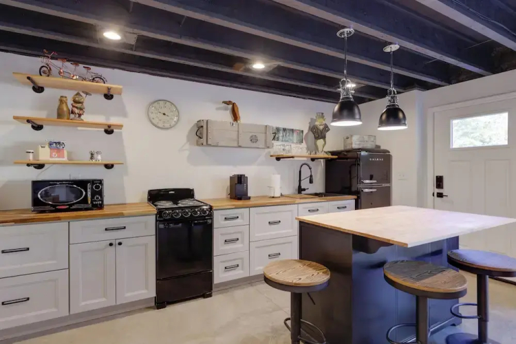 Unique Studio On Obanyon Creek In Dtwn Loveland! - Mason, OH