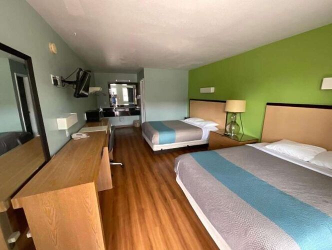 Country Yard Inn And Suite - Charleston, MO