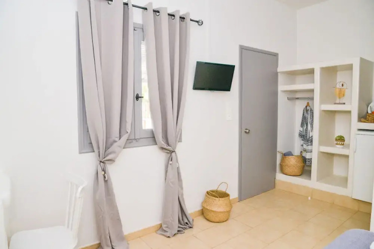 Avgerinos Deluxe Rooms - Milos