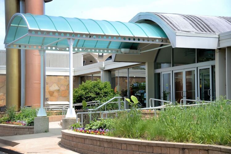 Illinois Beach Hotel - Zion, IL