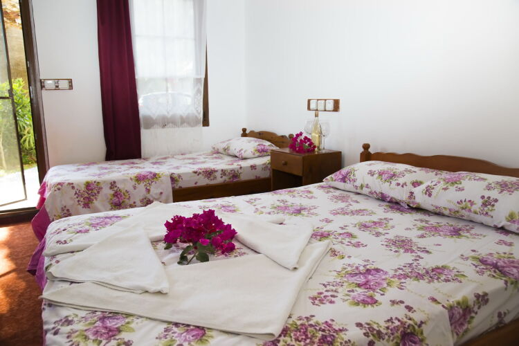 Flower Pension Hotel - Gelemiş