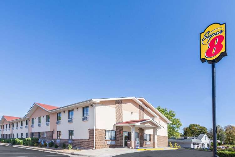 Super 8 By Wyndham Winchester Va - Winchester, VA