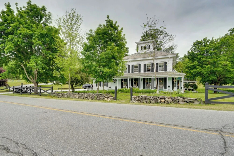 Gorgeous Victorian-style House W/ Hilltop Pool! - Granville, NY