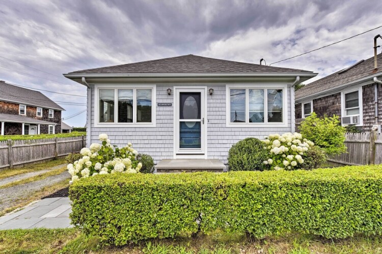 Idyllic Newport Area Cottage - Walk To First Beach - Newport, RI