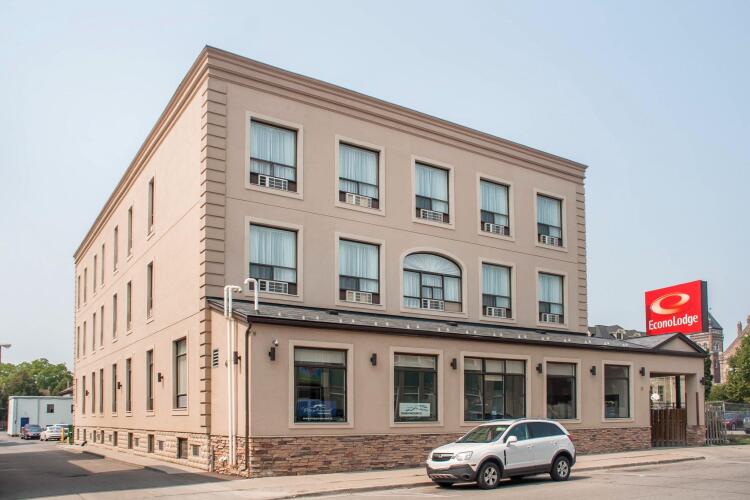 Woodstock Inn And Suites - Woodstock