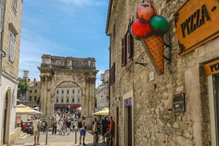 Cave Romana - Pula